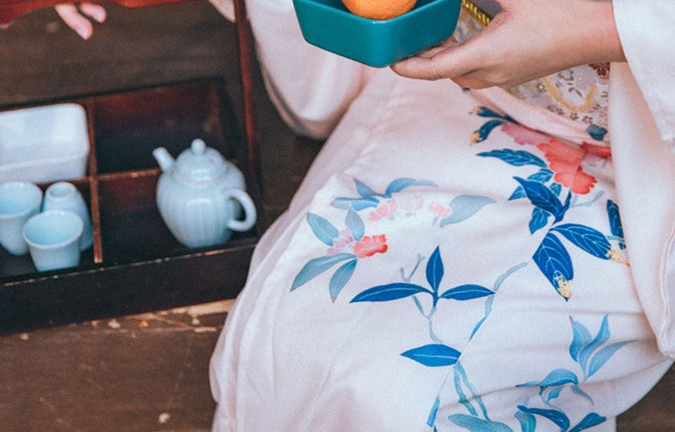 Women White Yukata with Blossom Pattern | Japanese Kimono & Gifts Shop – Seigaihaya